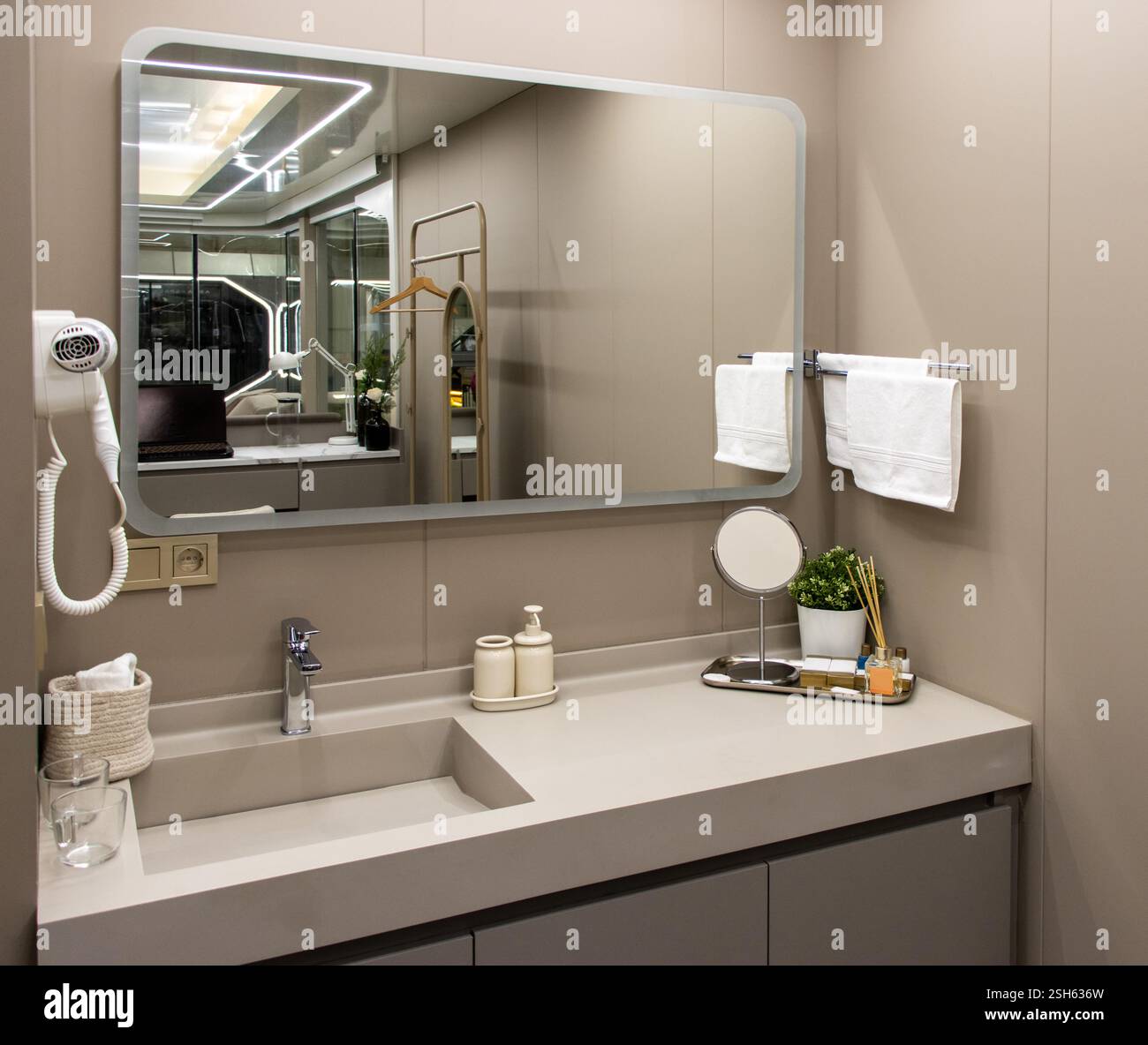 Luxury modern bathroom sink hi-res stock photography and images - Alamy