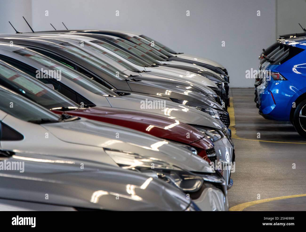 Garage gallery hi-res stock photography and images - Alamy