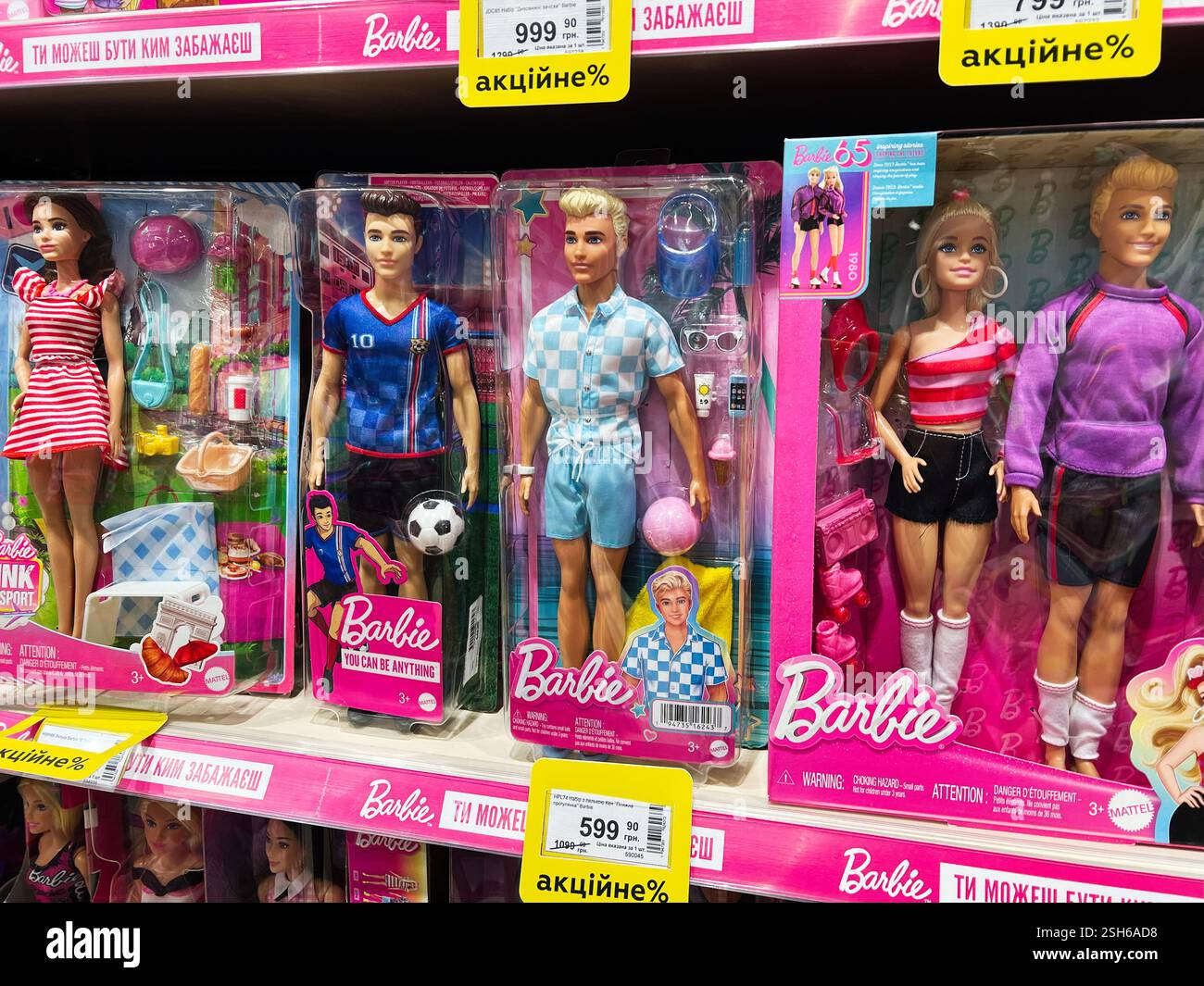 Collectible barbie dolls hi-res stock photography and images - Alamy