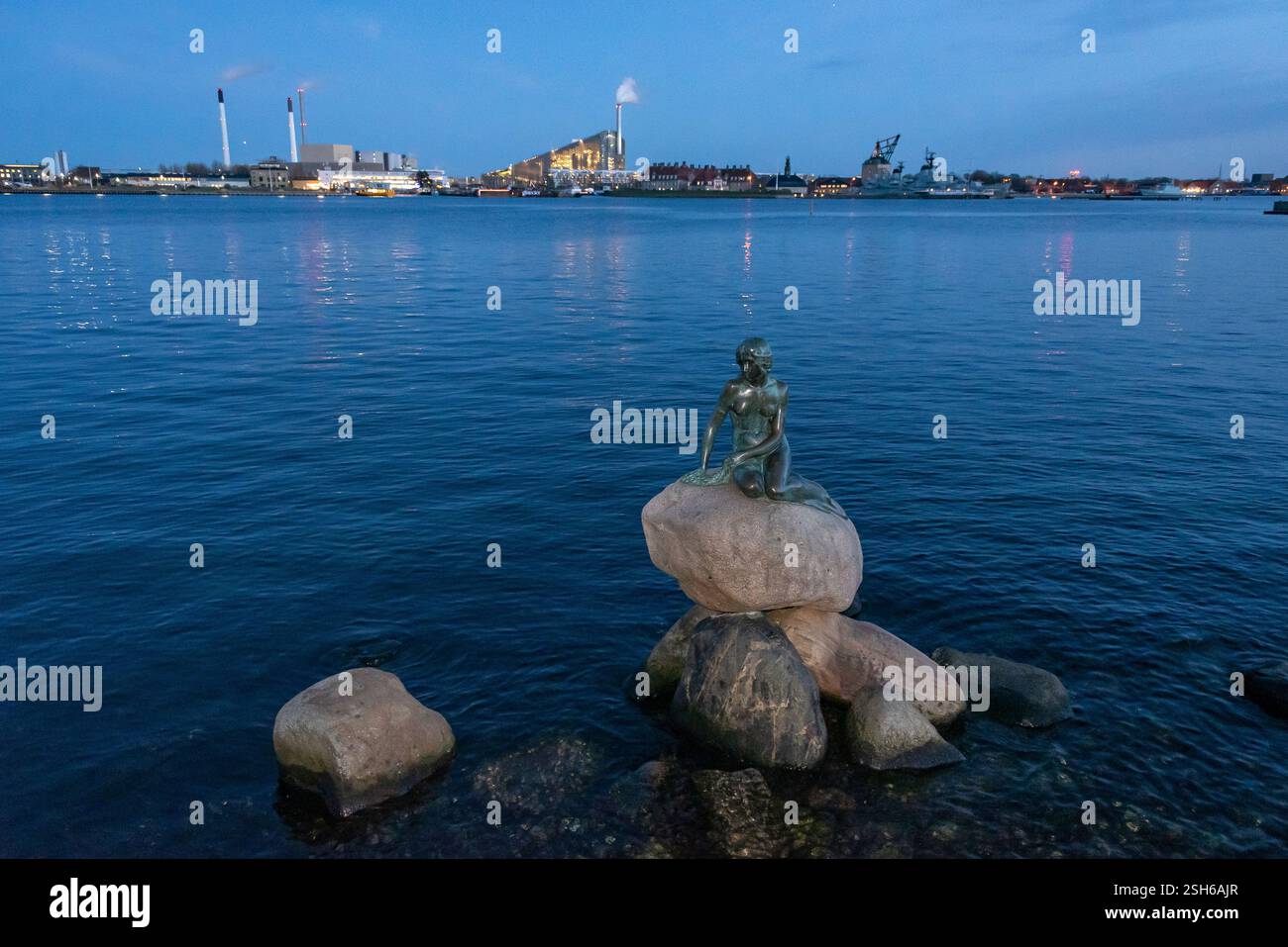 Den Lille Havfrue. Copenhague, Denmark Stock Photo - Alamy