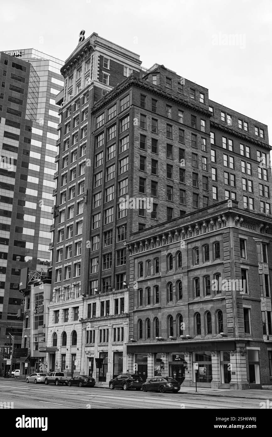 The "on the square" building on E. broad St in downtown Columbus Ohio ...