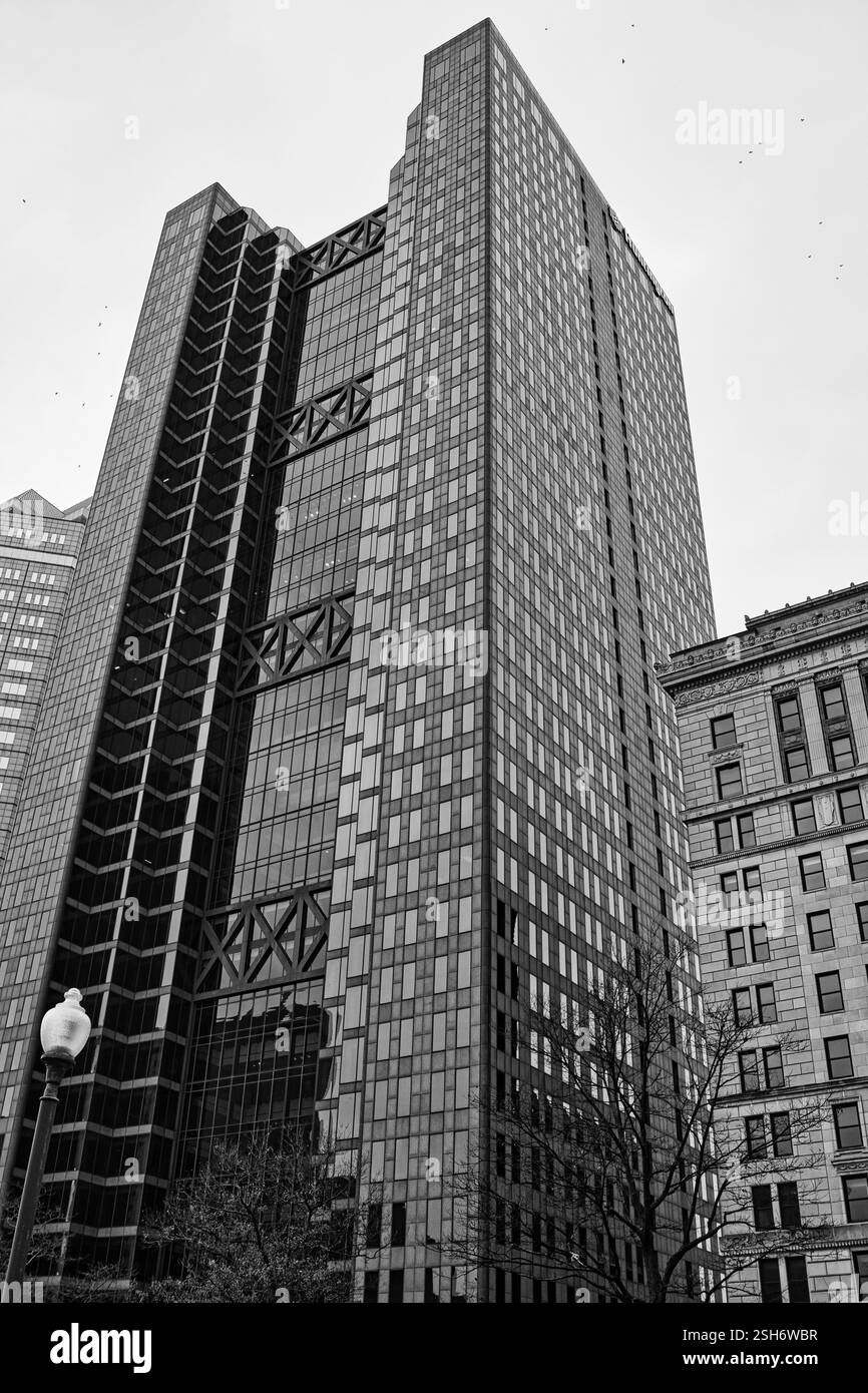 The Huntington Bank building in downtown Columbus, Oh, USA 2025 Black ...