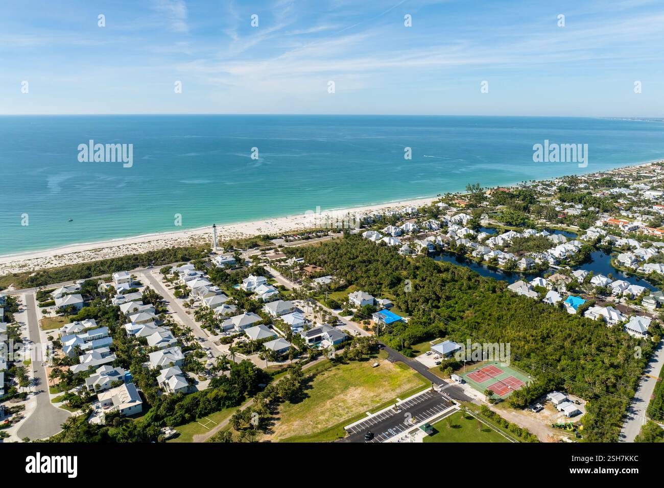 American waterfront houses in rural US suburbs. View from above of ...