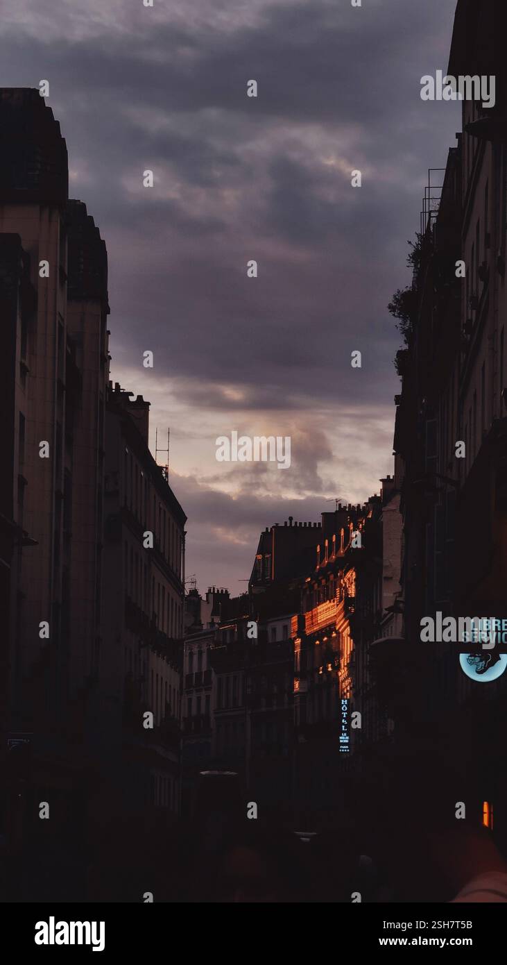 Vintage parisian streets hi-res stock photography and images - Alamy