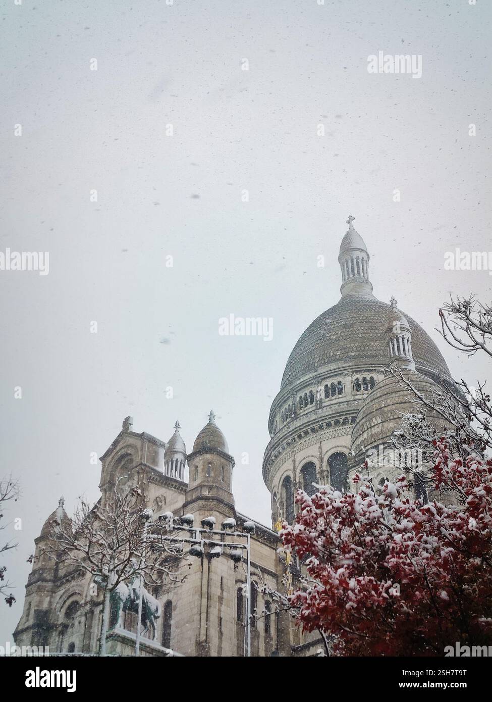 Paris rooftops snow hi-res stock photography and images - Alamy