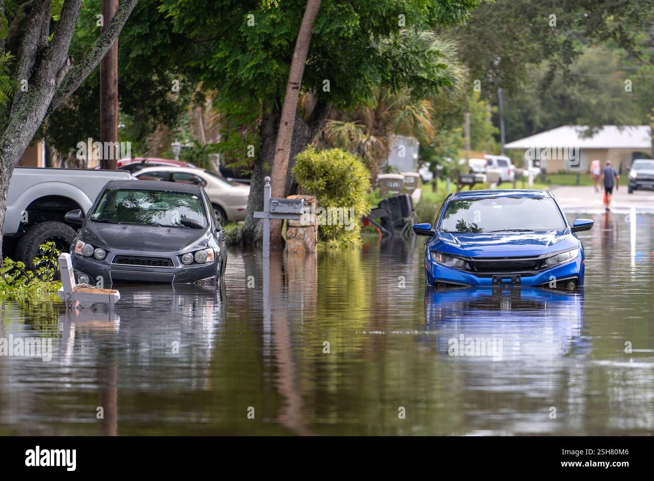 Submerged cars trapped in deep hi-res stock photography and images - Alamy