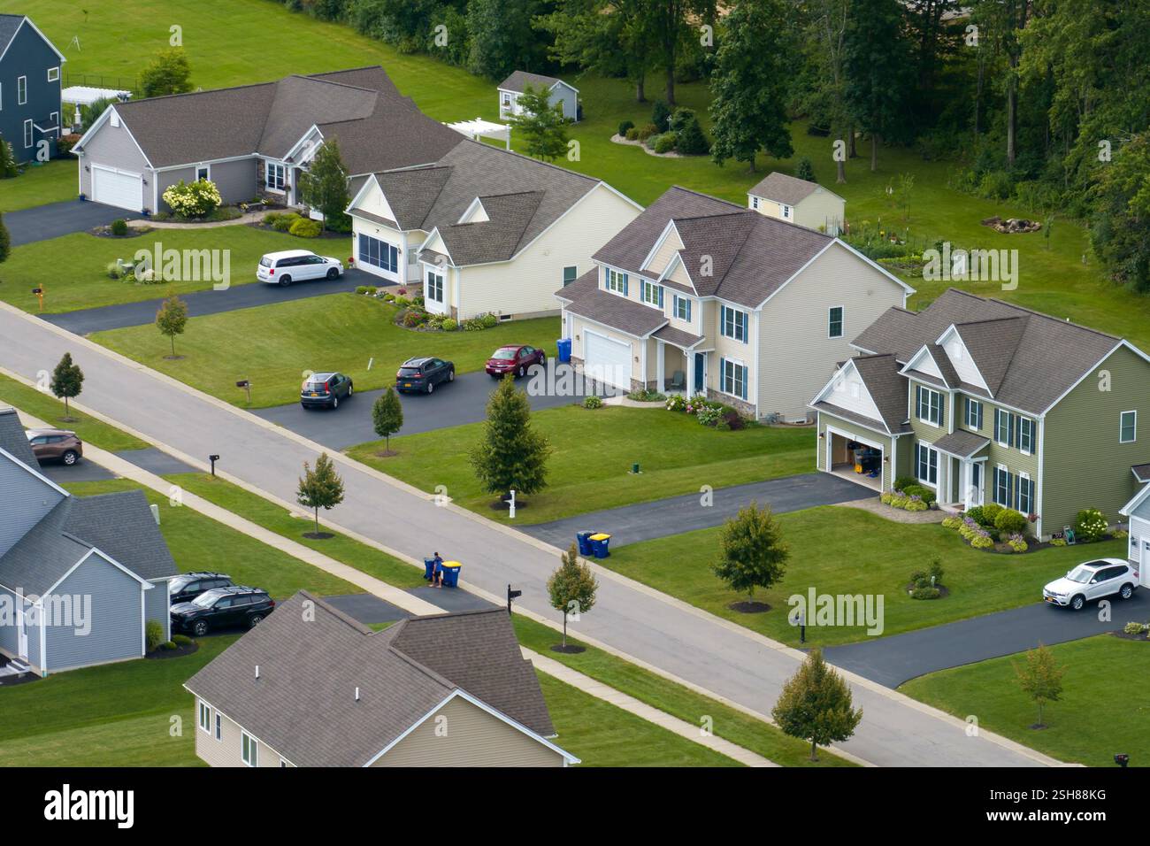 Spacious new single family homes in upstate New York residential area ...