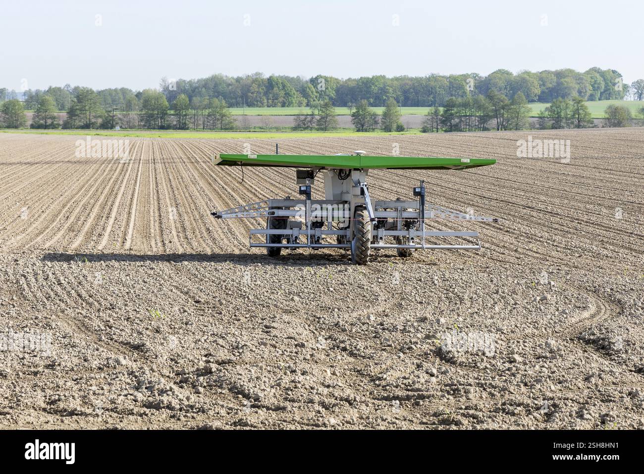Robot machine sowing hi-res stock photography and images - Alamy