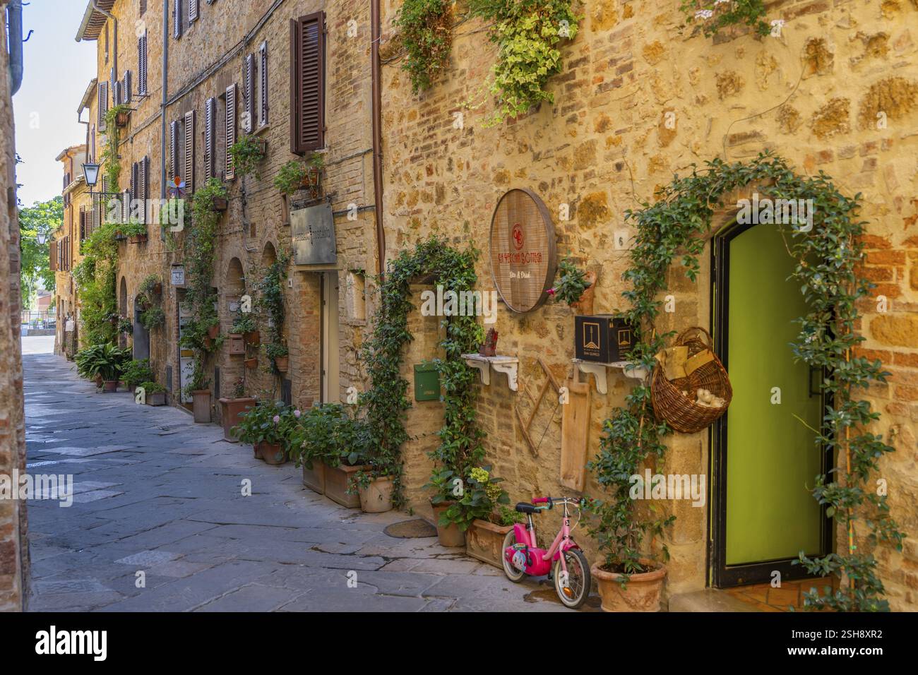 Typical townscape, Pienza, Val d'Orcia, Orcia Valley, UNESCO World ...