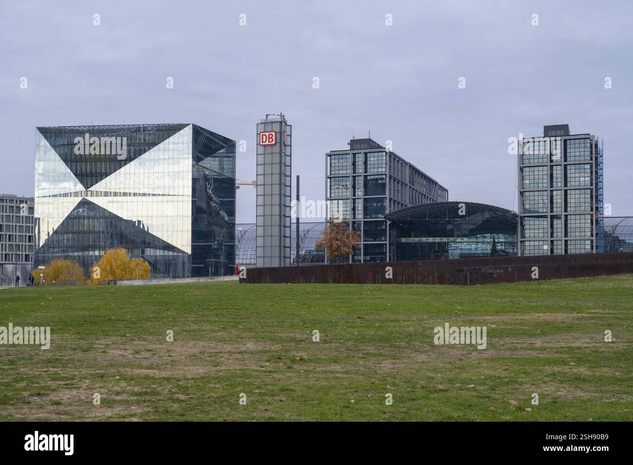 Cube office building, main railway station, Spreebogenpark, Berlin ...