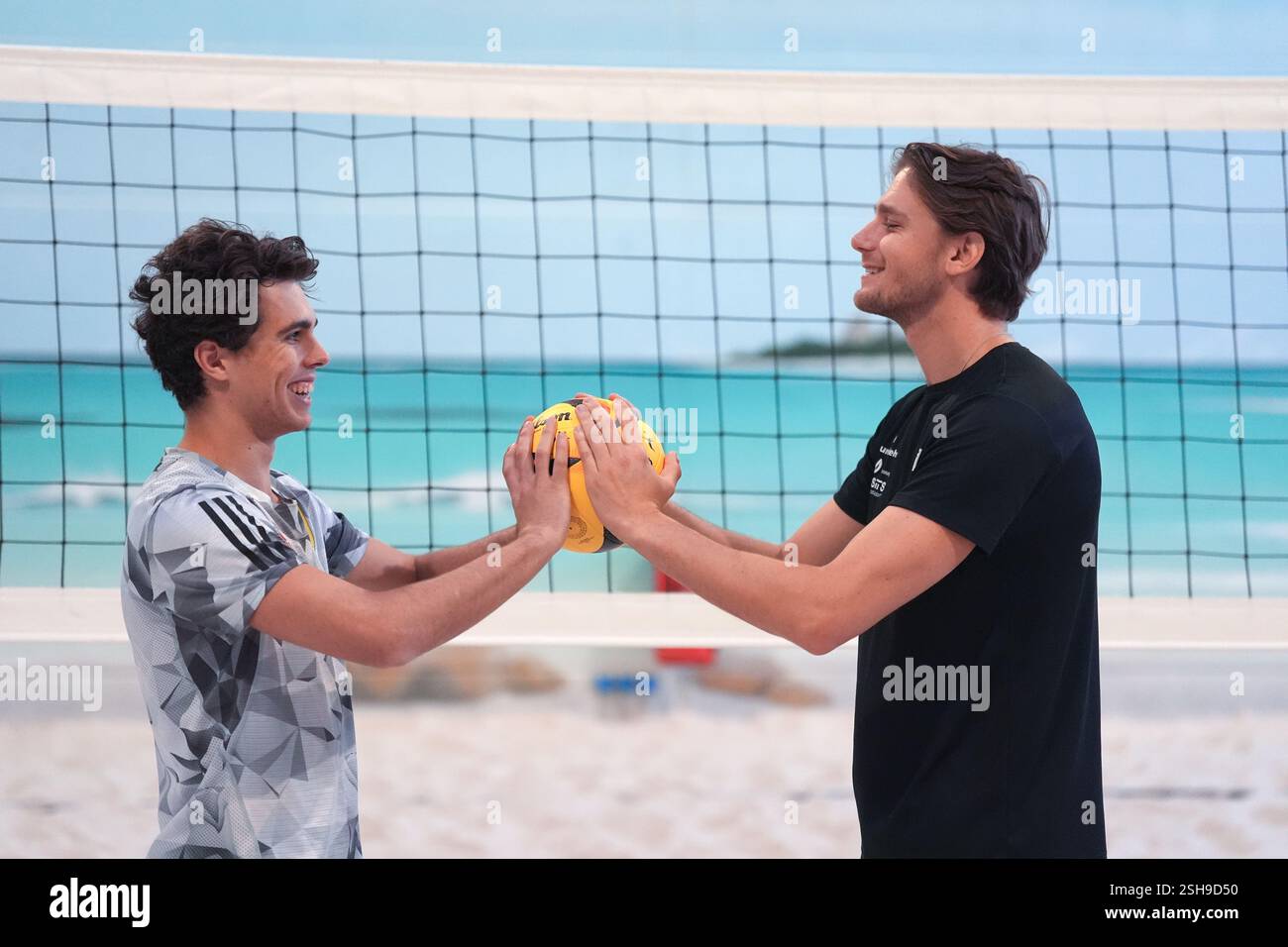 Hamburg, Germany. 10th Feb, 2025. Beach volleyball: Media Beach Day with the German national ...