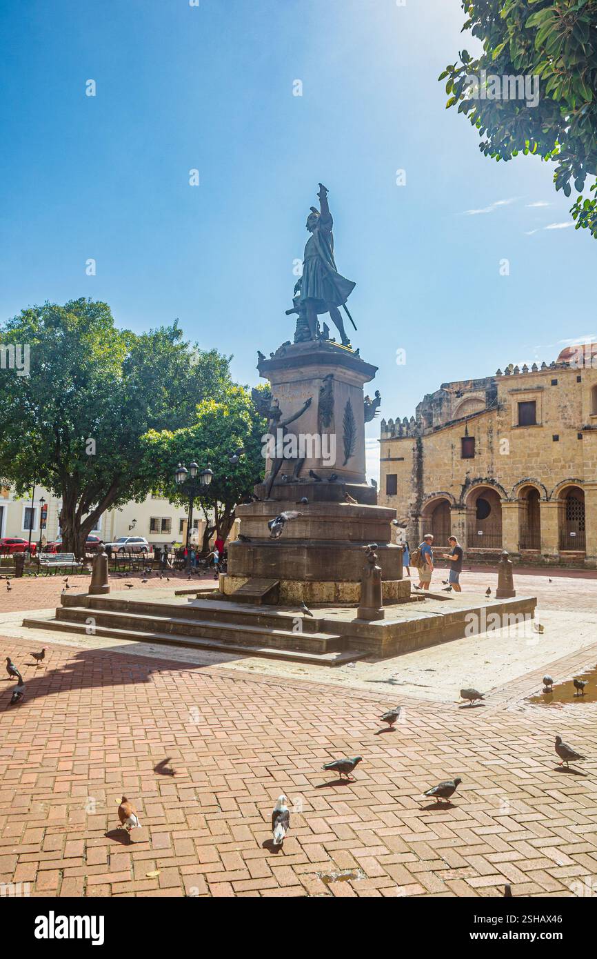 Christopher Columbus' Statue at Columbus Park (Parque Colón) - Santo ...