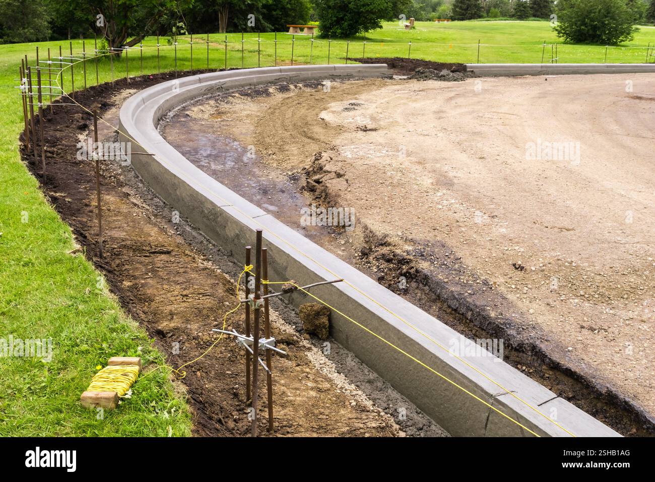 Concrete curb - road bent construction Stock Photo - Alamy