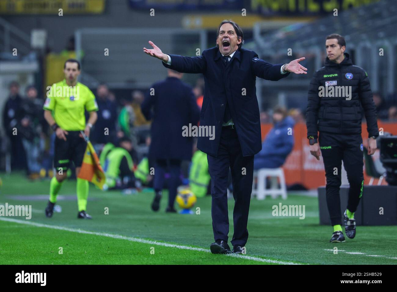 Milan, Italien. 10th Feb, 2025. Simone Inzaghi Head Coach of FC ...