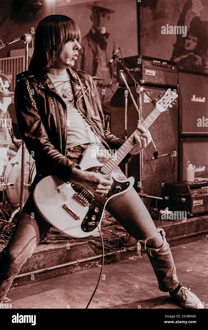 Johnny ramone on stage hi-res stock photography and images - Alamy