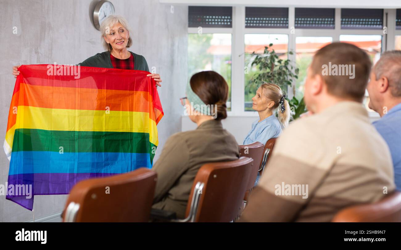 Old professor showing classroom hi-res stock photography and images - Alamy
