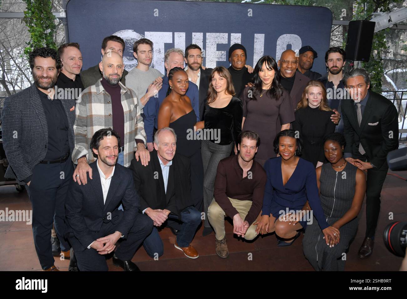 Jake Gyllenhaal and Denzel Washington pose with the cast including Ben ...