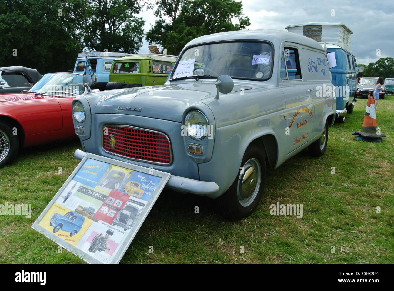 1959 ford thames 300e van hi-res stock photography and images - Alamy