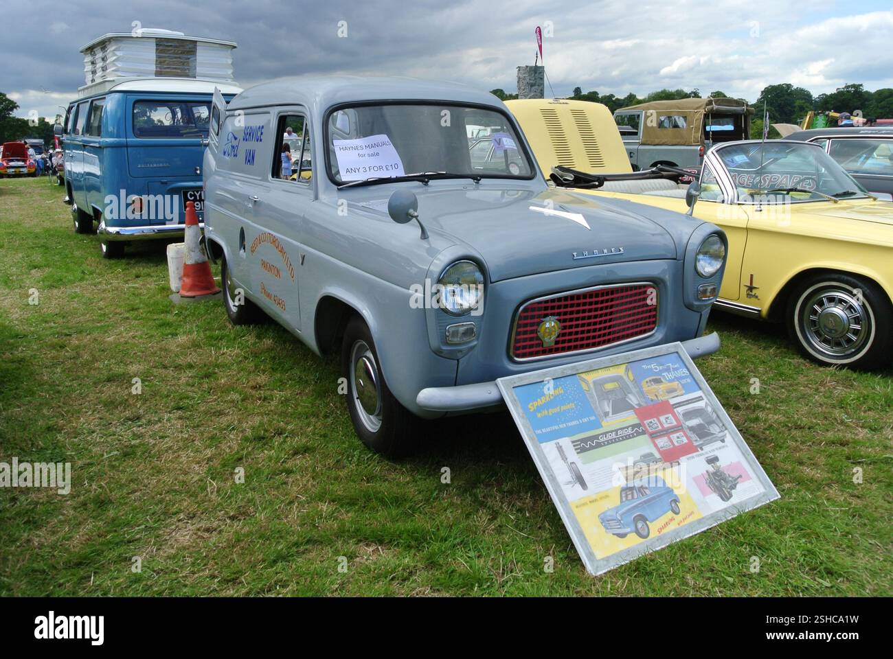 1959 ford thames 300e van hi-res stock photography and images - Alamy