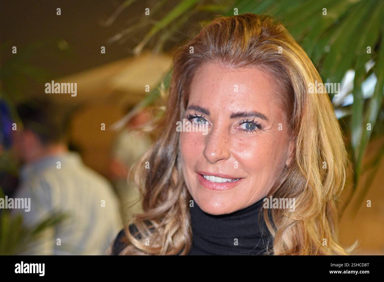 Giulia Siegel bei der PROMIS UNTER PALMEN Premiere im BeachMitte in ...