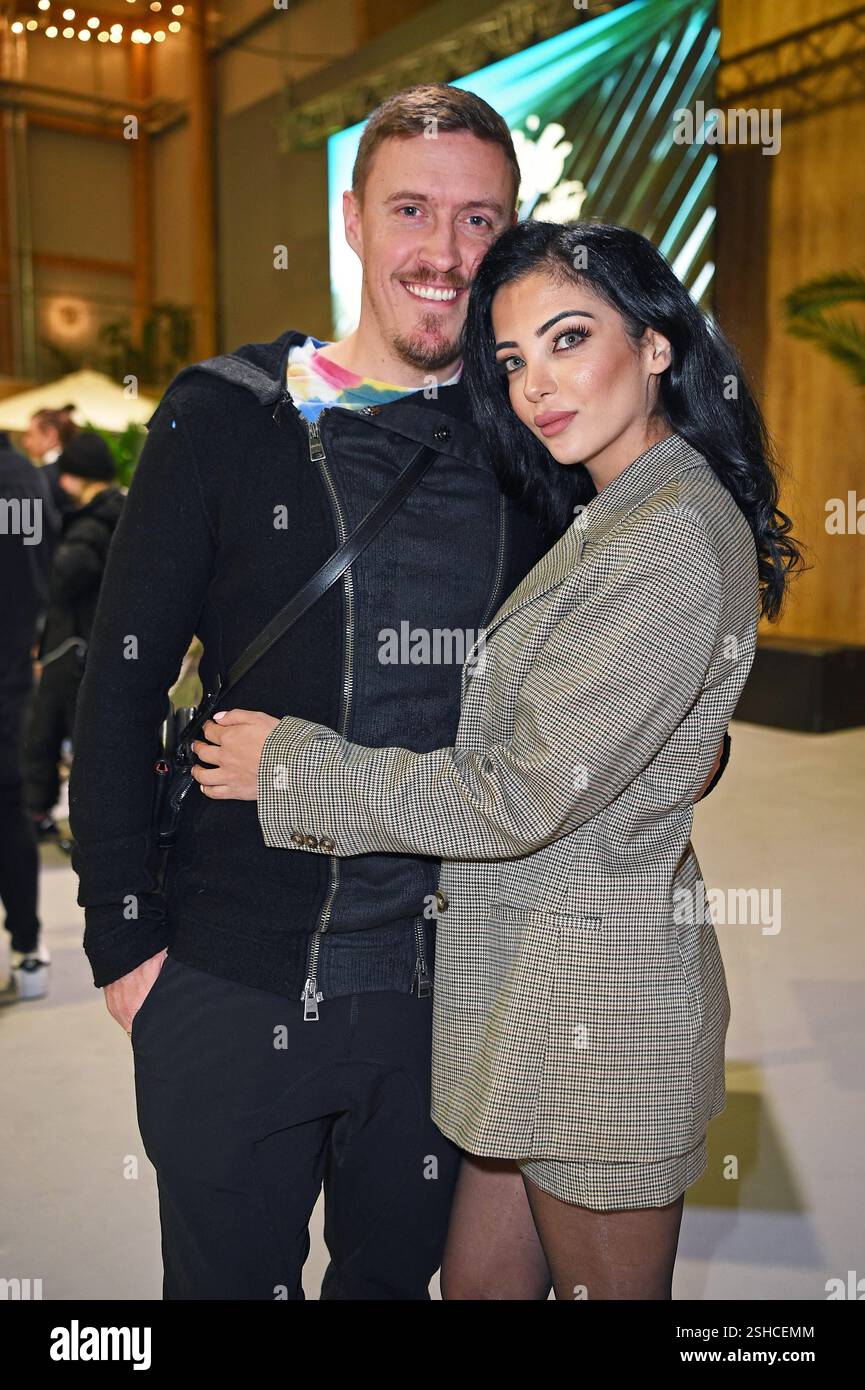 Max Kruse mit Ehefrau Dilara Kruse bei der PROMIS UNTER PALMEN Premiere ...
