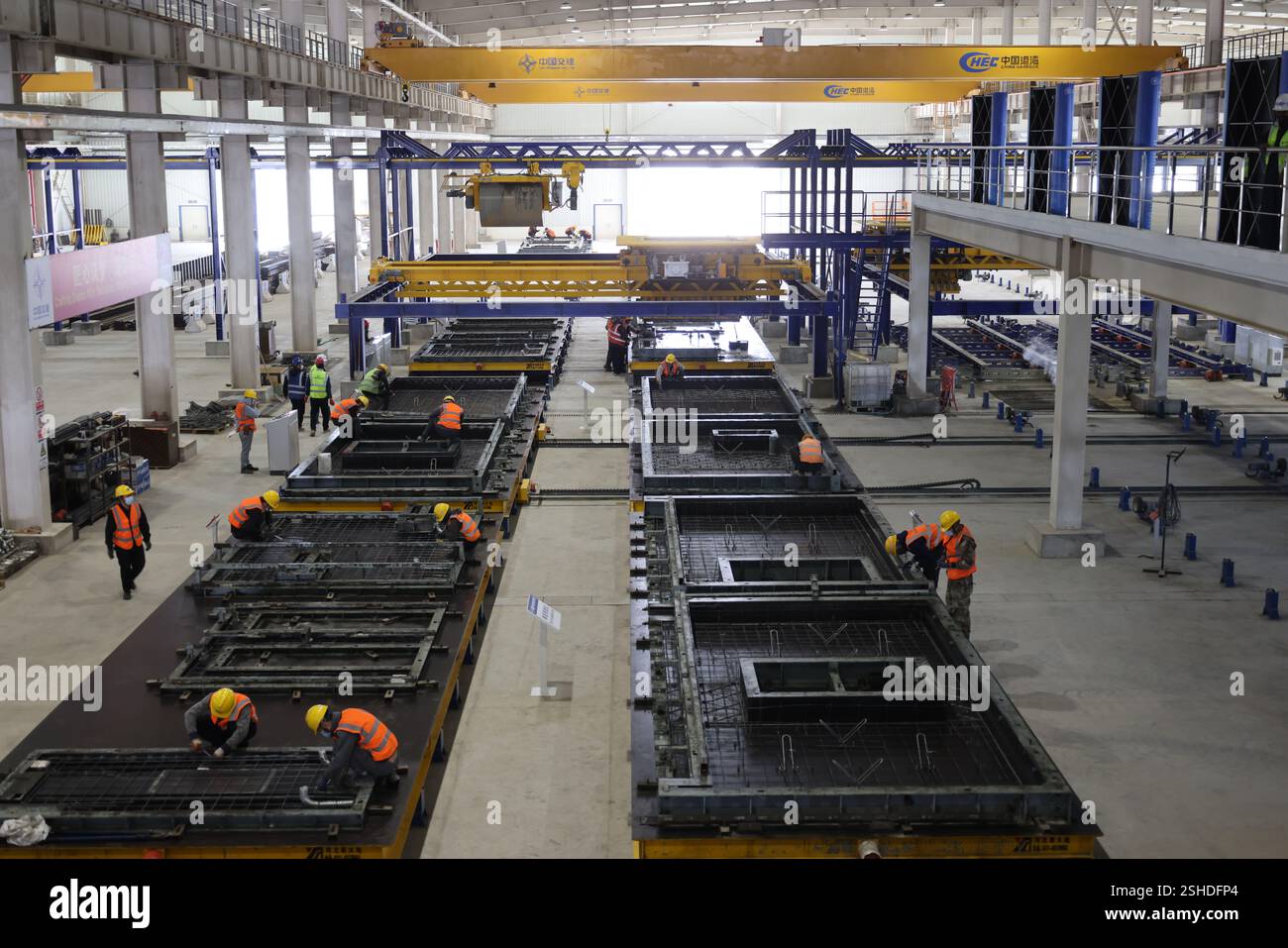 Riyadh, Saudi Arabia. 9th Feb, 2025. People work at a moduling building ...