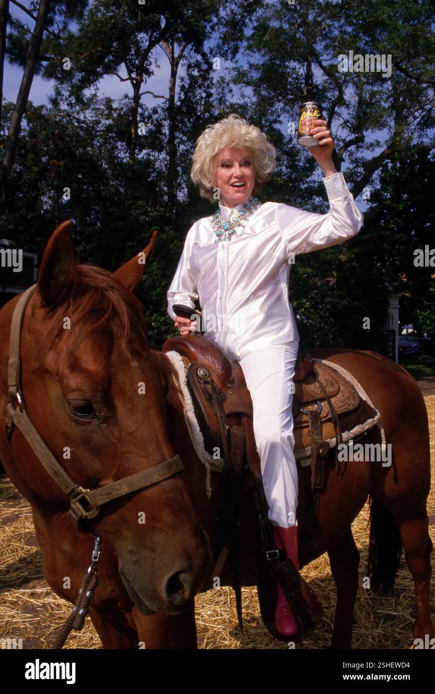 Phyllis Diller promoting her new line of food September 15, 1987 ...