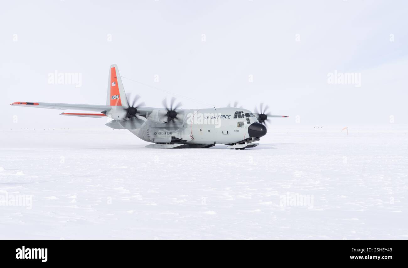 LC-130 landing at the skiway at Amundsen-Scott Research Station at the ...