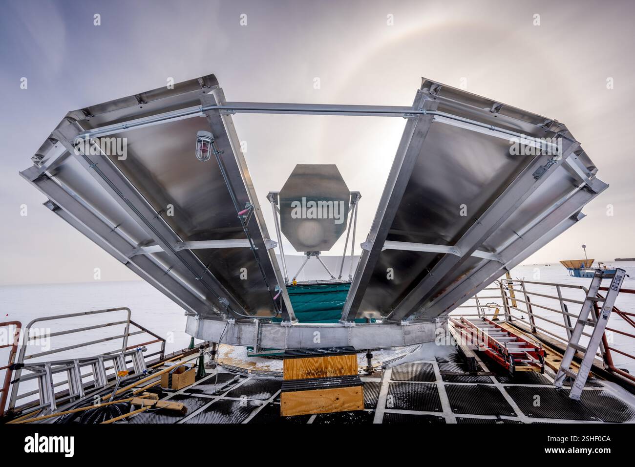 Closeup of the BICEP2 telescope atop the Dark Sector Lab, that also ...