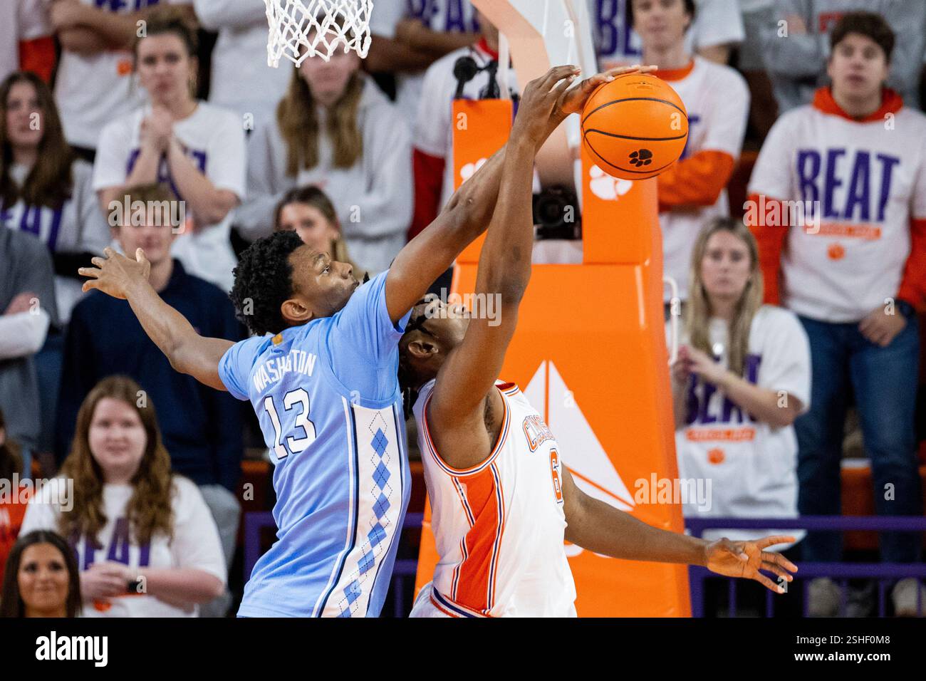 North Carolina forward Jalen Washington (13) blocks a shot by Clemson ...