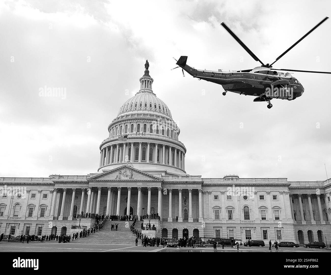 The U.S. Marine Corps helicopter carrying President George W. Bush ...