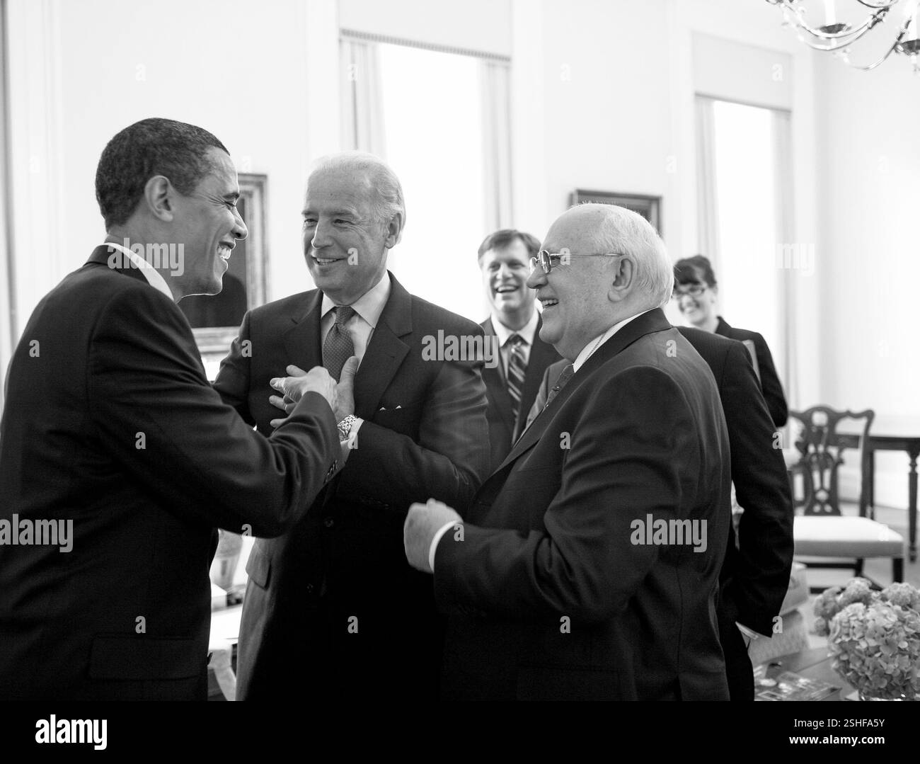 President Barack Obama drops by VP Joe Biden's meeting with former ...