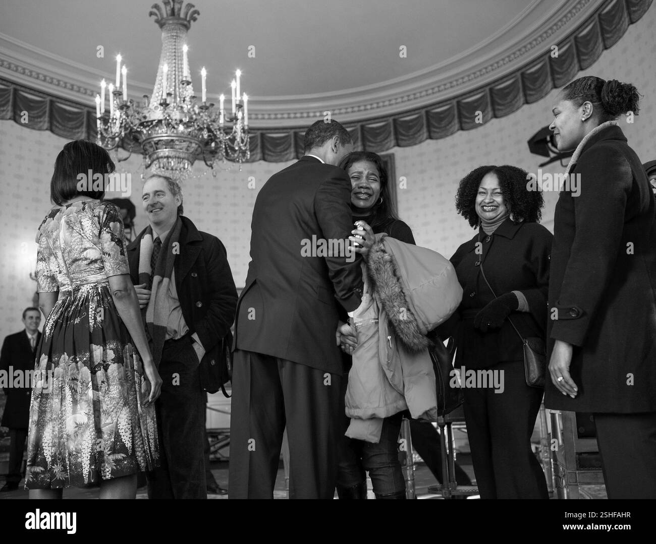 President Barack Obama and First Lady Michelle Obama receive visitors ...