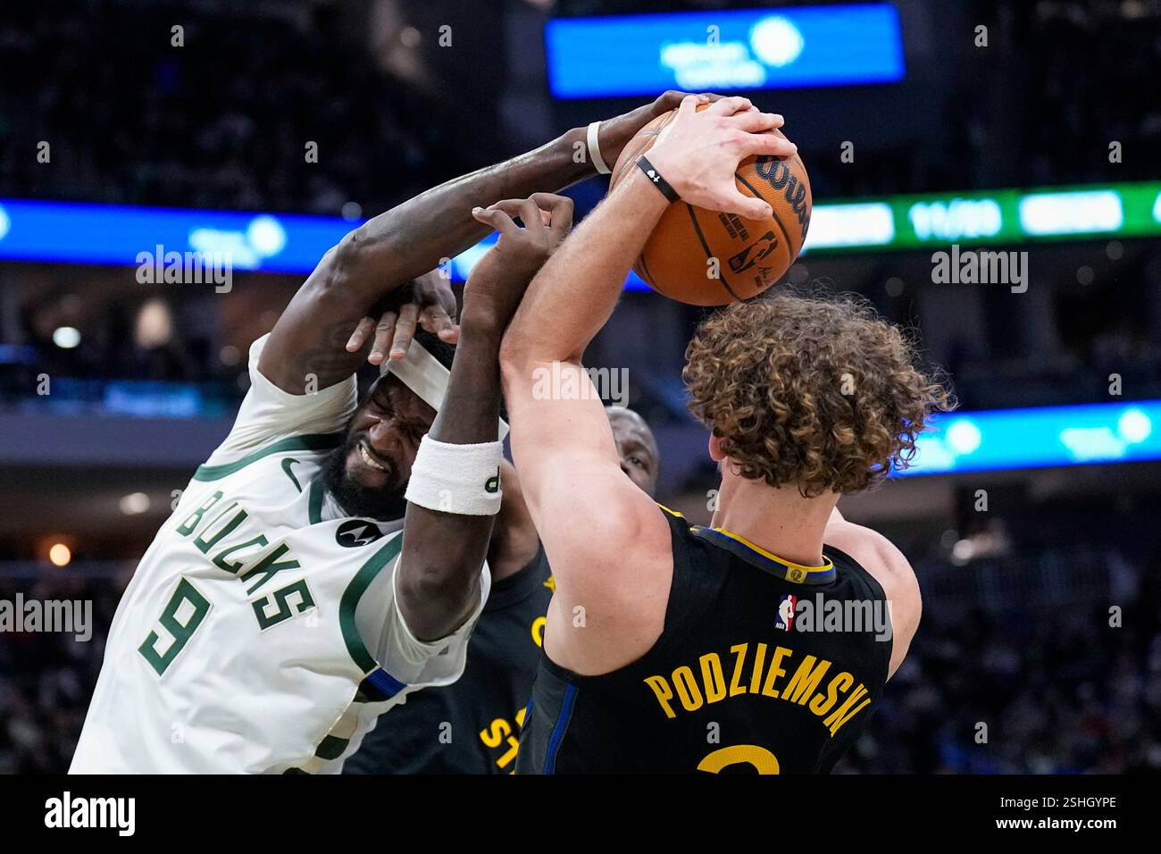 Milwaukee Bucks' Bobby Portis Jr. (9) battles for a rebound against ...