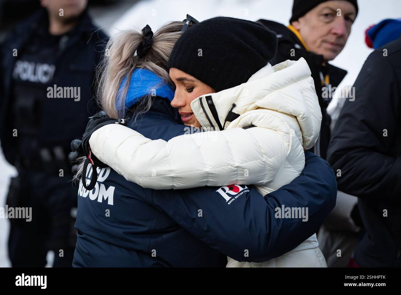 The Duchess of Sussex embraces a member of team UK at the Hillcrest ...