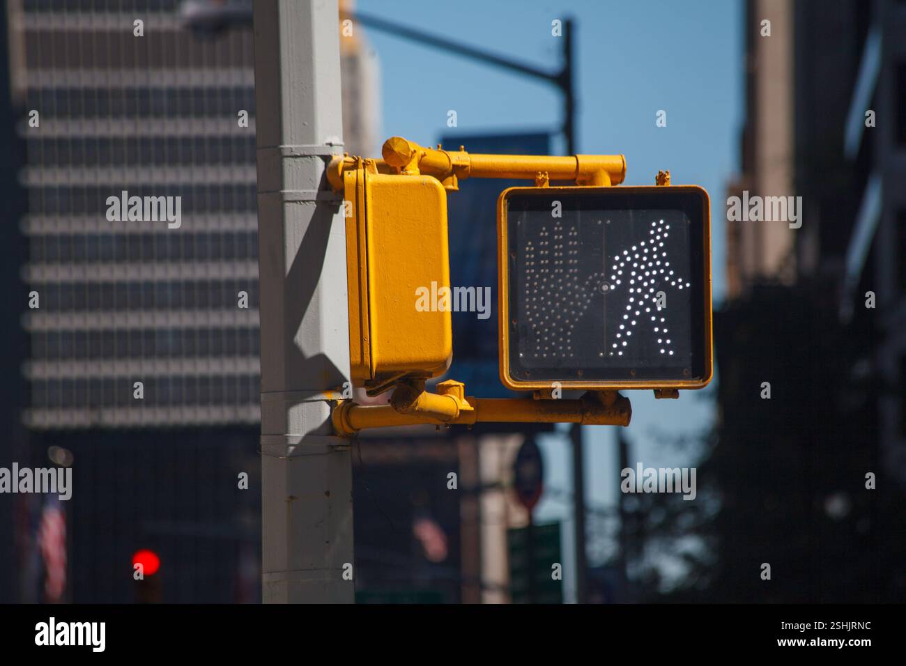 Typical Walk, don´t walk sign on 42nd street in Midtown Manhattan, New ...