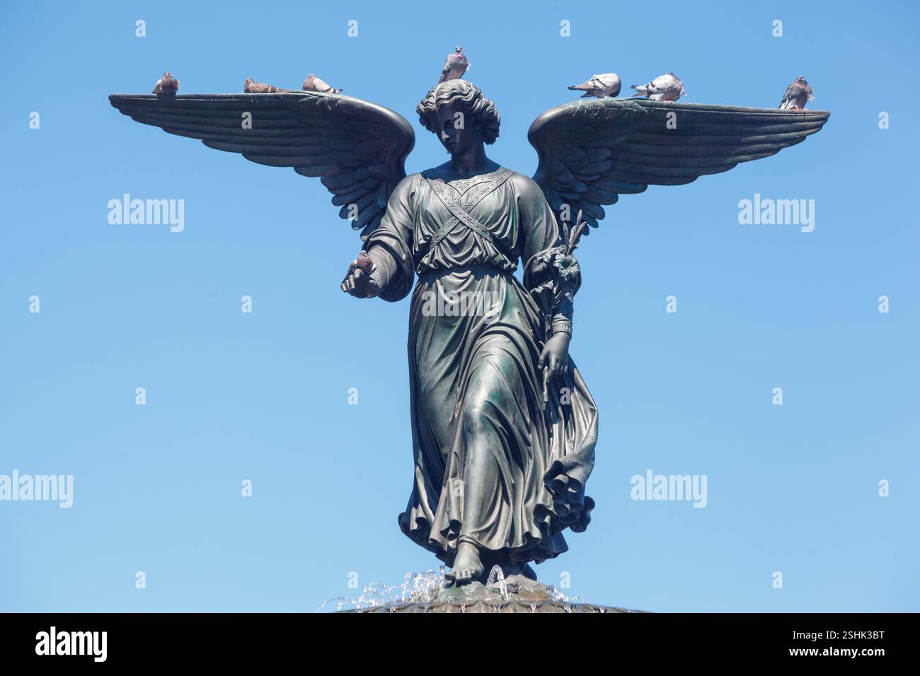 The Angel statue of Bethesda fountain, Central Park, Midwotn Manhattan ...