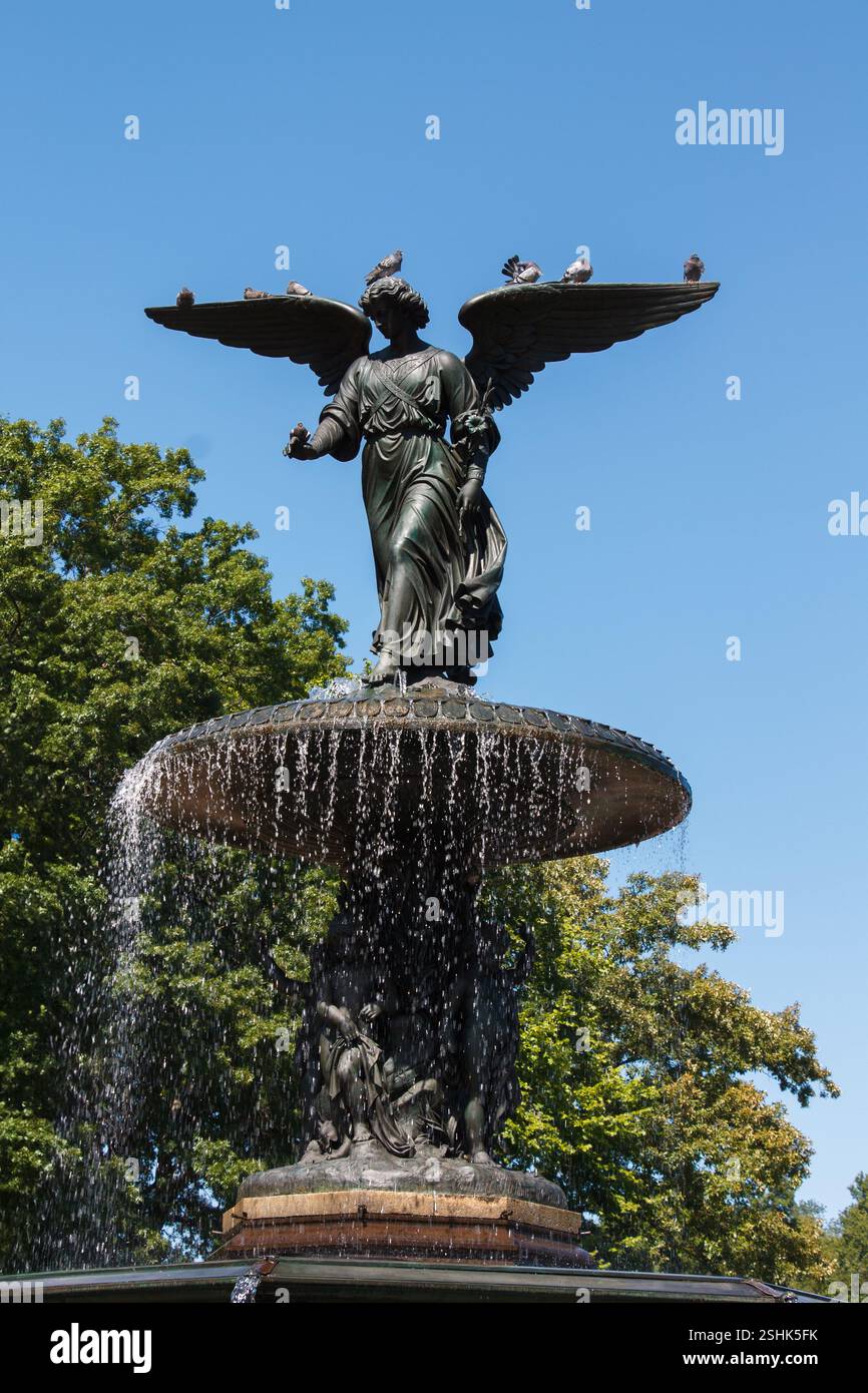 The Angel statue of Bethesda fountain, Central Park, Midwotn Manhattan ...