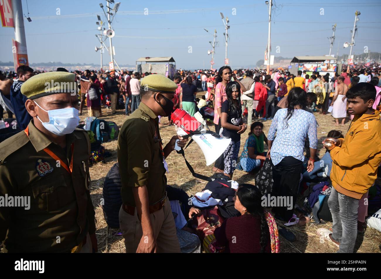 Prayagraj, Uttar Pradesh, India. 11th Feb, 2025. Prayagraj: Police make ...