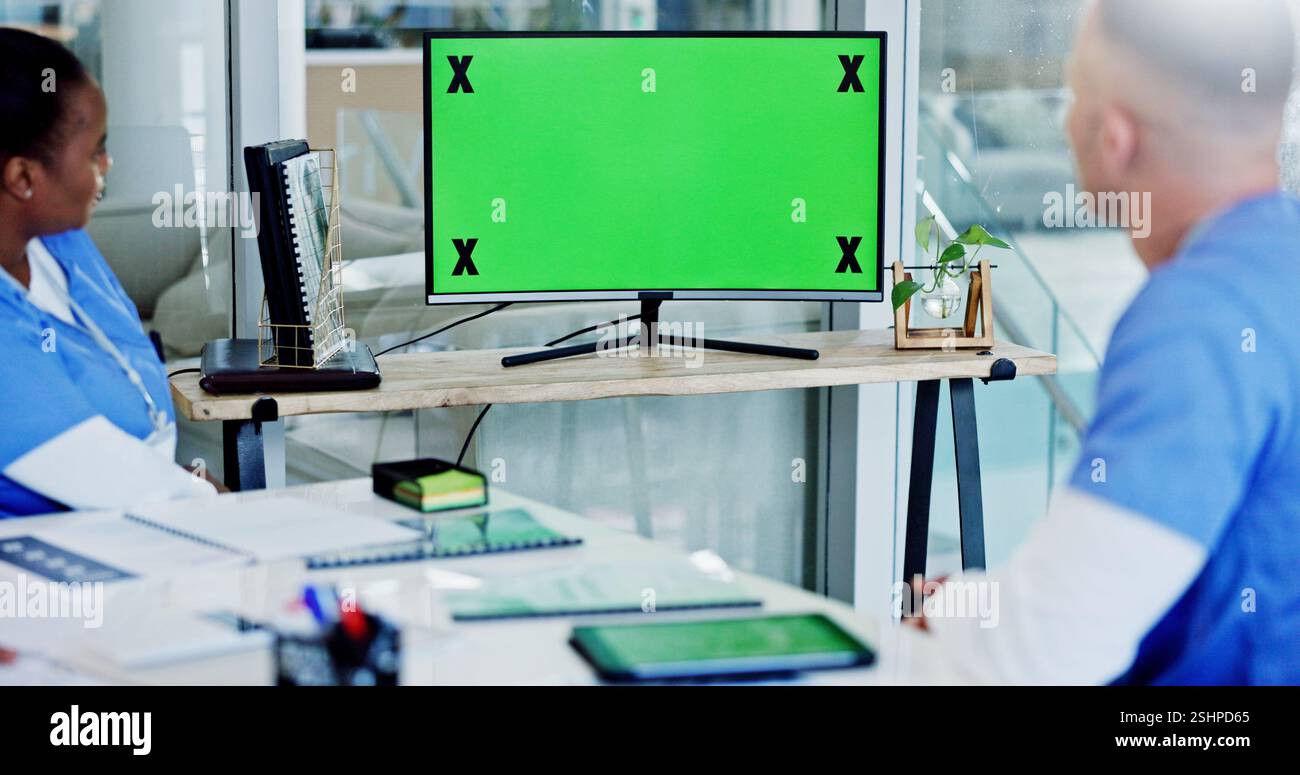 Doctors team meeting green screen hi-res stock photography and images ...