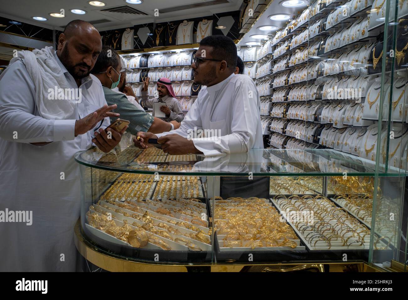 Saudi arabia jewellery hi-res stock photography and images - Alamy
