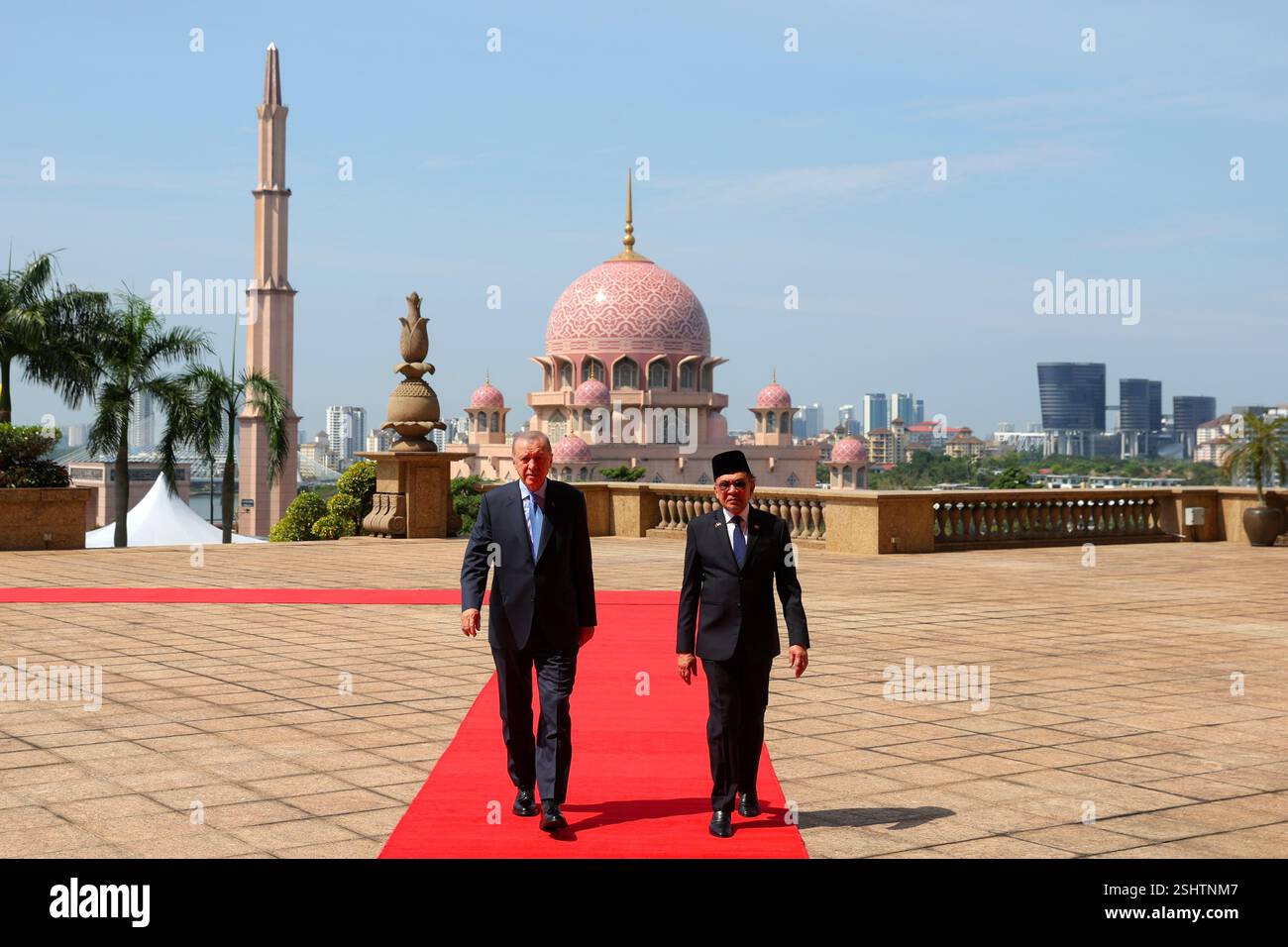 Turkish President Recep Tayyip Erdogan, left, and Malaysian Prime ...