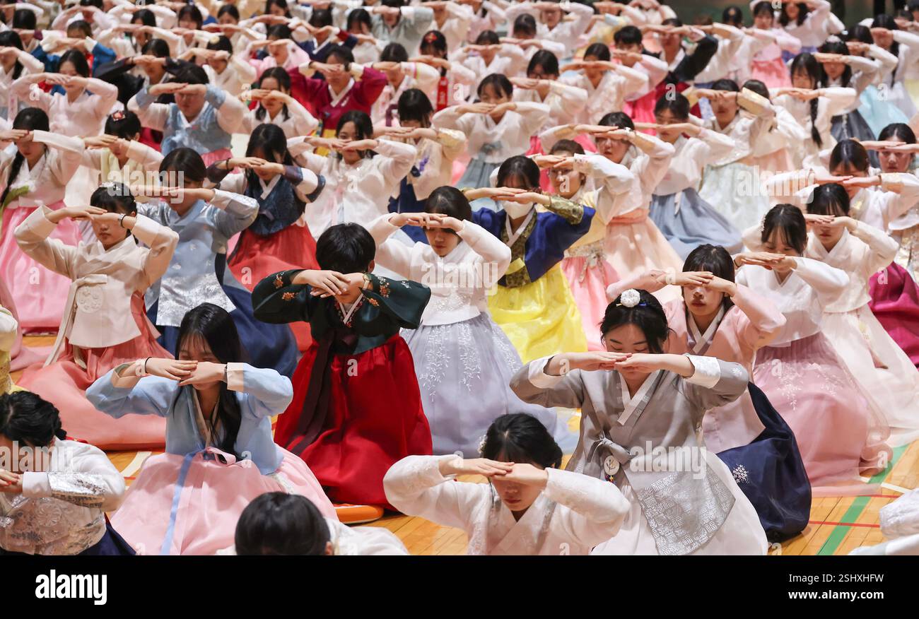 Graduation ceremony at Dongmyeong girls high school South Korea Girls ...