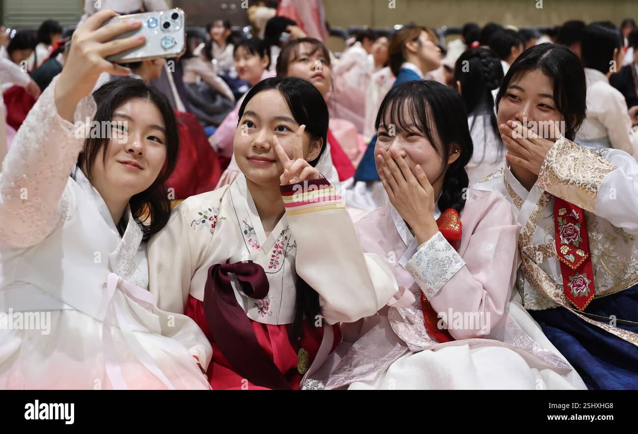Graduation ceremony at Dongmyeong girls high school South Korea Girls ...