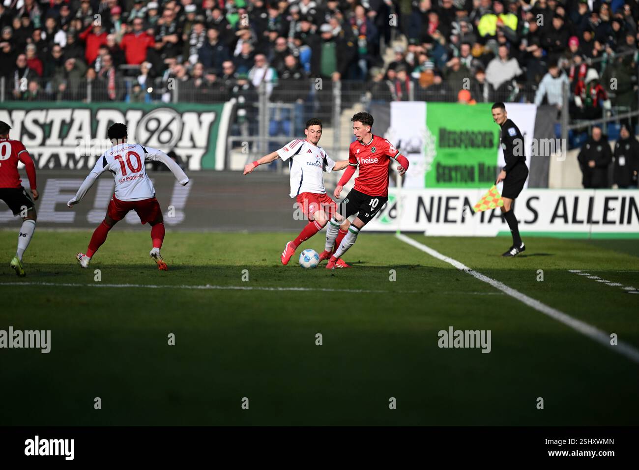 2. Bundesliga - Hannover 96 - Fortuna Düsseldorf am 09.02.2025 in der ...