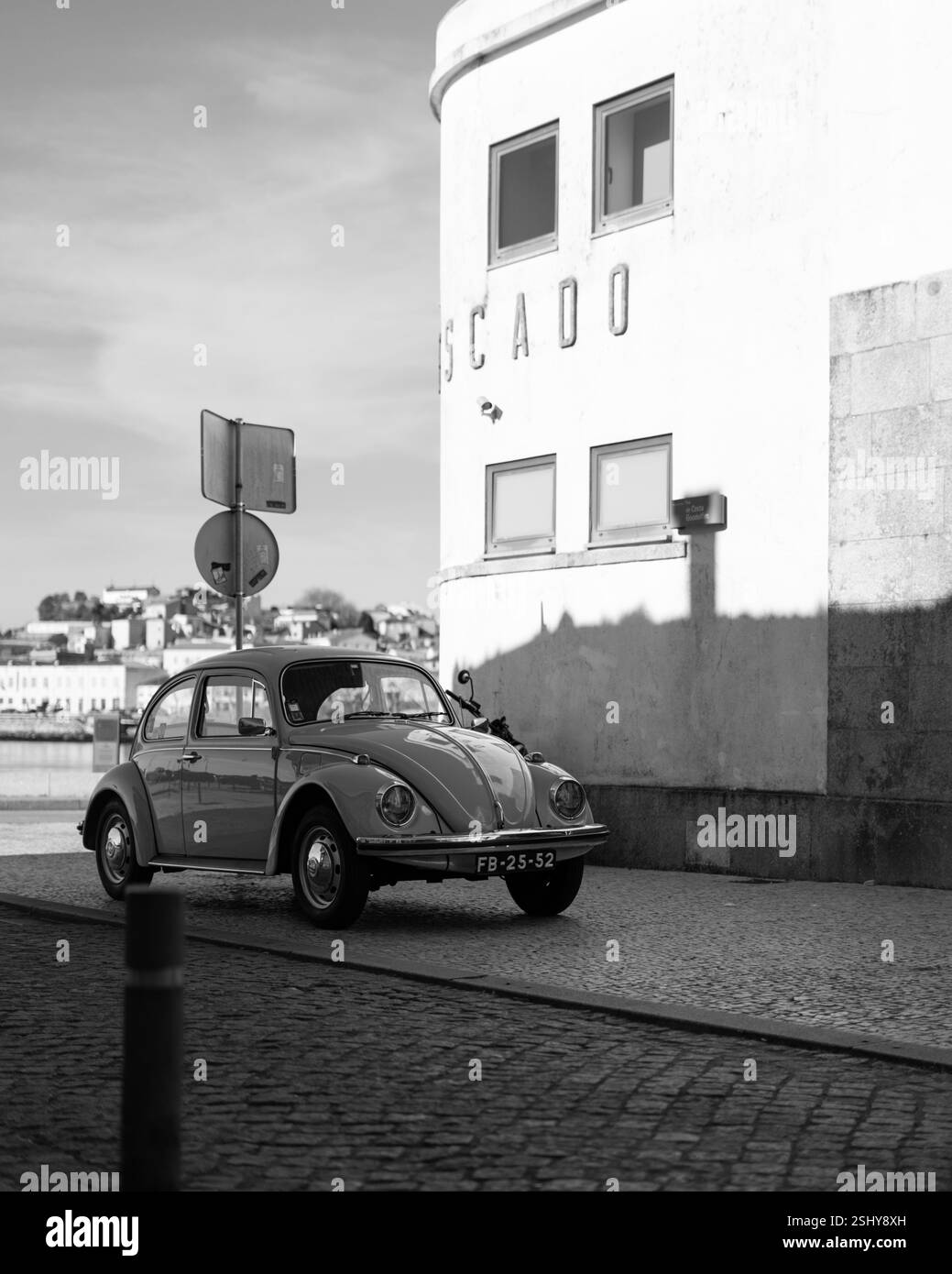 Classic white volkswagen beetle Black and White Stock Photos & Images ...
