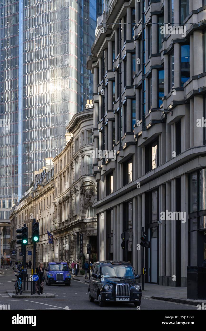 London, UK. 30th Jan, 2025. Traditional London cabs drive along ...