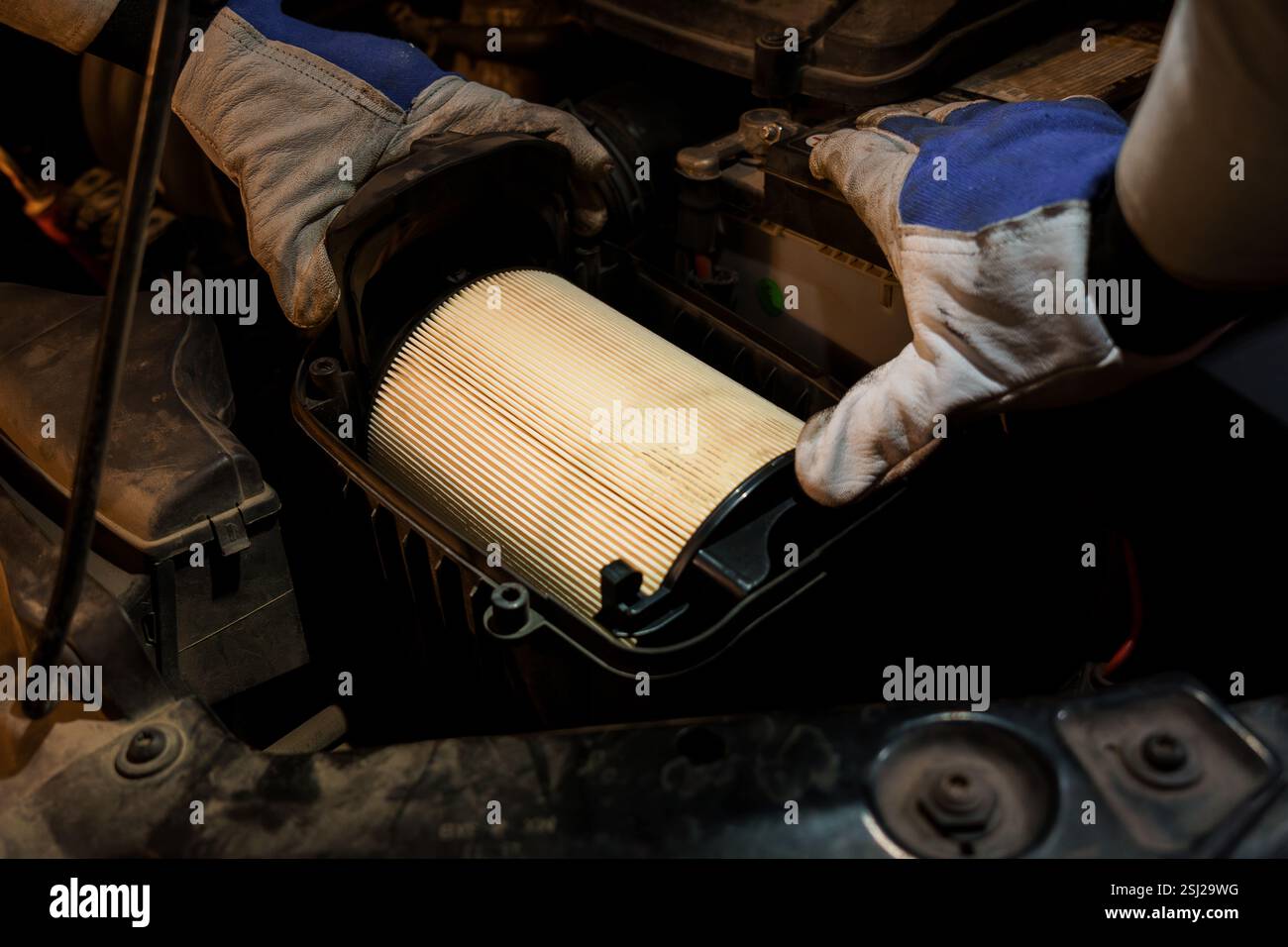 Car Mechanic Replacing Air Filter in Vehicle Engine Stock Photo - Alamy