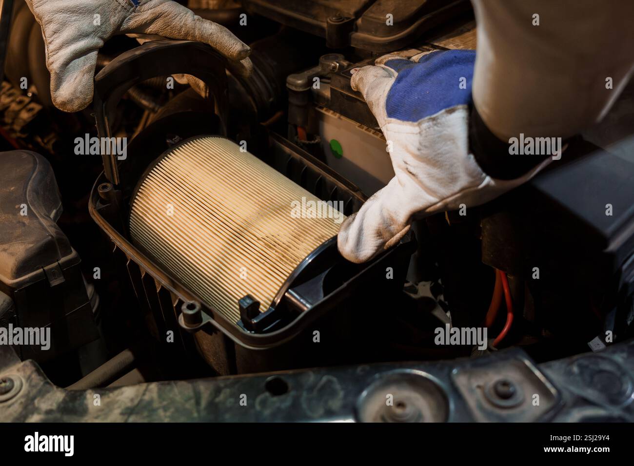 Car Engine Maintenance: Replacing the Air Filter Stock Photo - Alamy