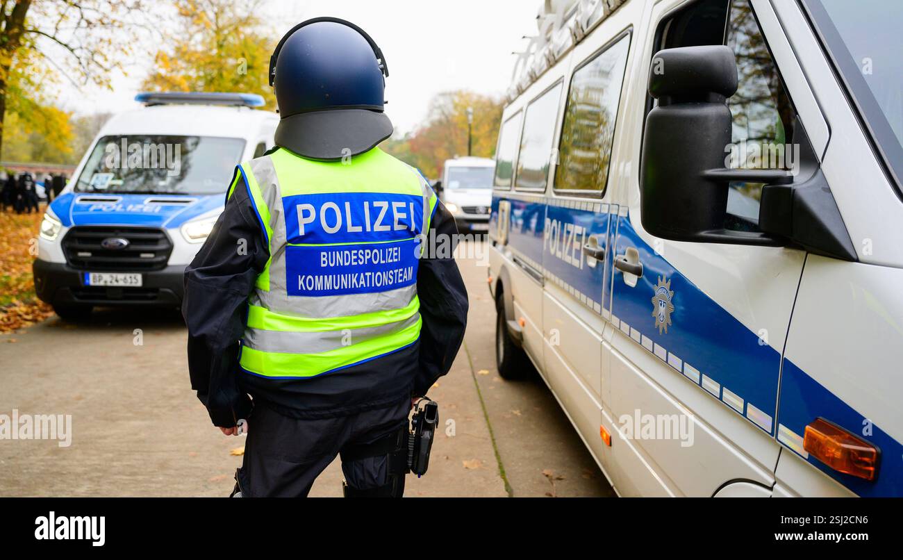 05 November 2024, Lower Saxony, Lüneburg: A Federal Police officer has ...